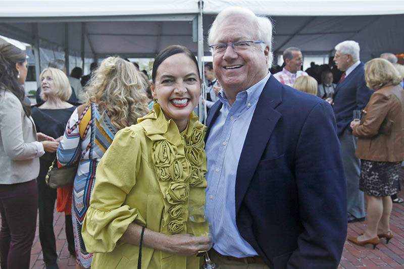 Dining to help dogs - The Blade